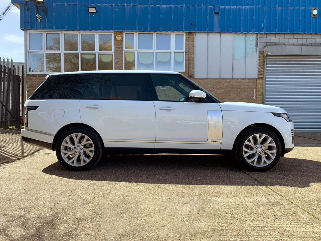 2021 RANGE ROVER Autobiography P400E – Falcon Autos